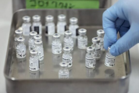 COVID-19 vaccines: Stories of monopoly, blackmail and inequality | Links